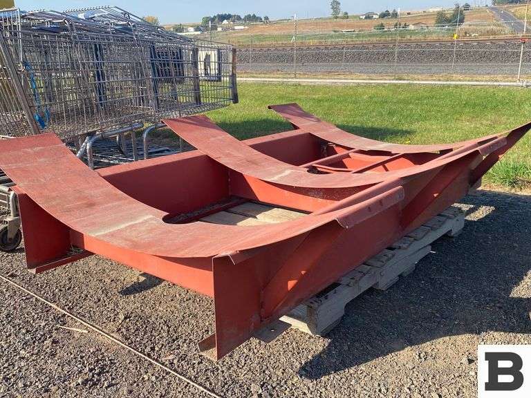 1000 Gallon Poly Tank Saddle - Booker Auction Company