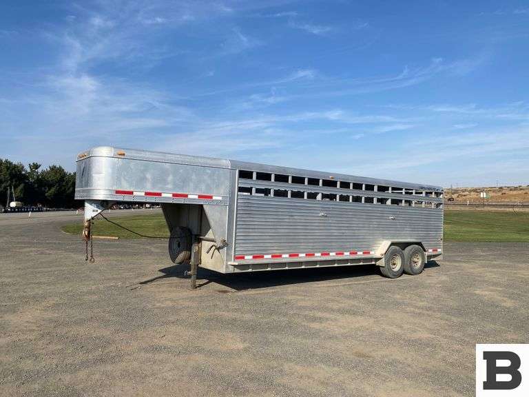 2000 Featherlite 8120 Livestock Trailer - Booker Auction Company