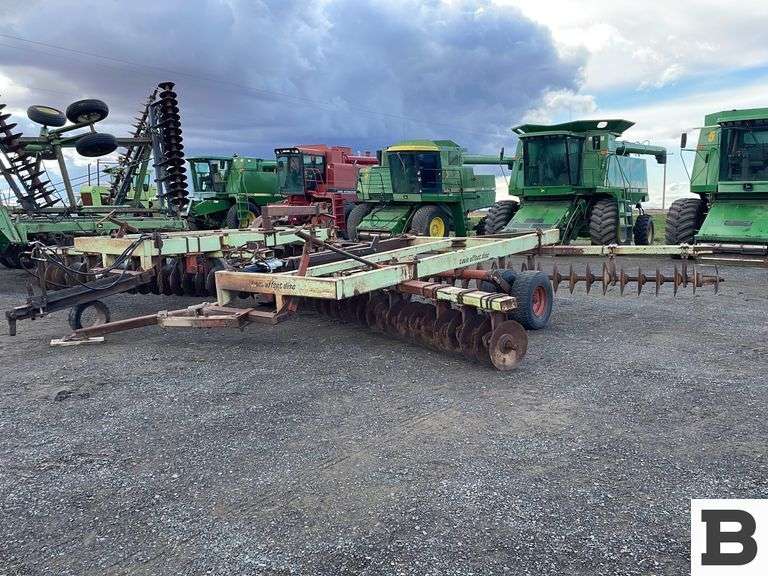 Steiger Twin Offset Disc - Booker Auction Company
