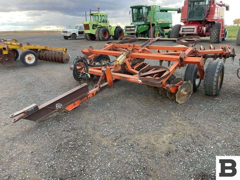 Allis Chalmers Disc - Booker Auction Company