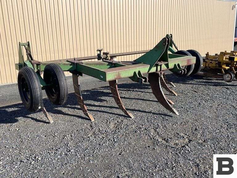 John Deere 7 Shank V Ripper - Booker Auction Company
