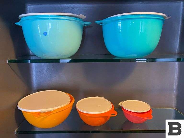 Tupperware Bowls Set - Booker Auction Company
