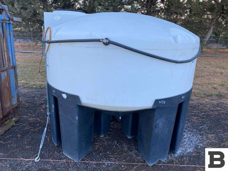 1000 Gallon Cone Bottom Poly Tank - Booker Auction Company