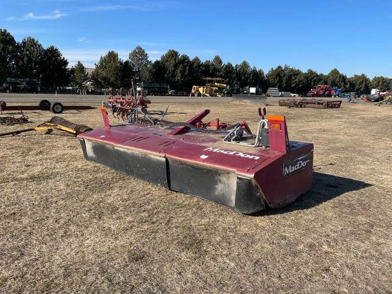 2008 MacDon R80 Rotary Disc Header - Booker Auction Company