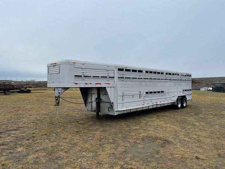 2000 Featherlite 30' Gooseneck Stock Trailer - Booker Auction Company