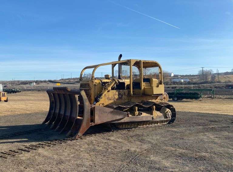 Caterpillar D7 Dozer - Booker Auction Company