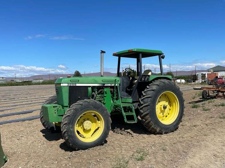 John Deere 3255 Tractor - Booker Auction Company