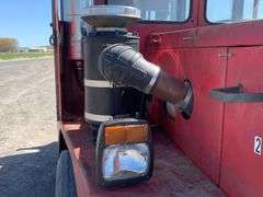 1987 Roadrunner Hay Squeeze - Booker Auction Company