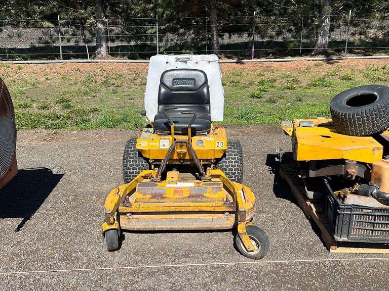 Walker MCGHS Riding Lawn Mower - Booker Auction Company