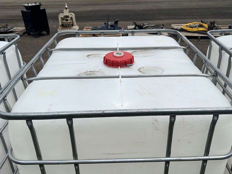 Schultz 275 Gallon Tote Tank - Booker Auction Company