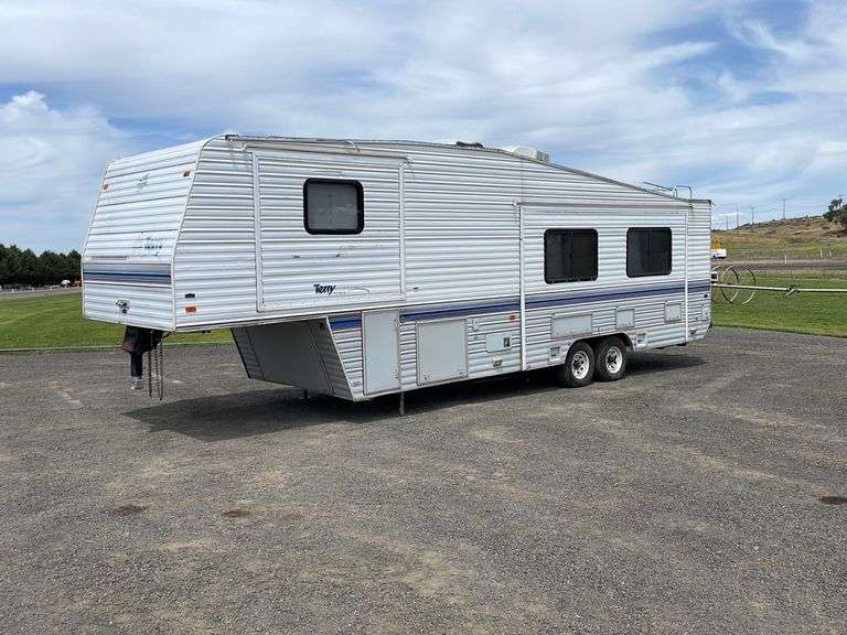1996 Terry 5th Wheel Travel Trailer - Booker Auction Company