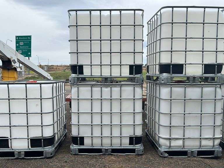 Schultz 275 Gallon Tote Tank - Booker Auction Company