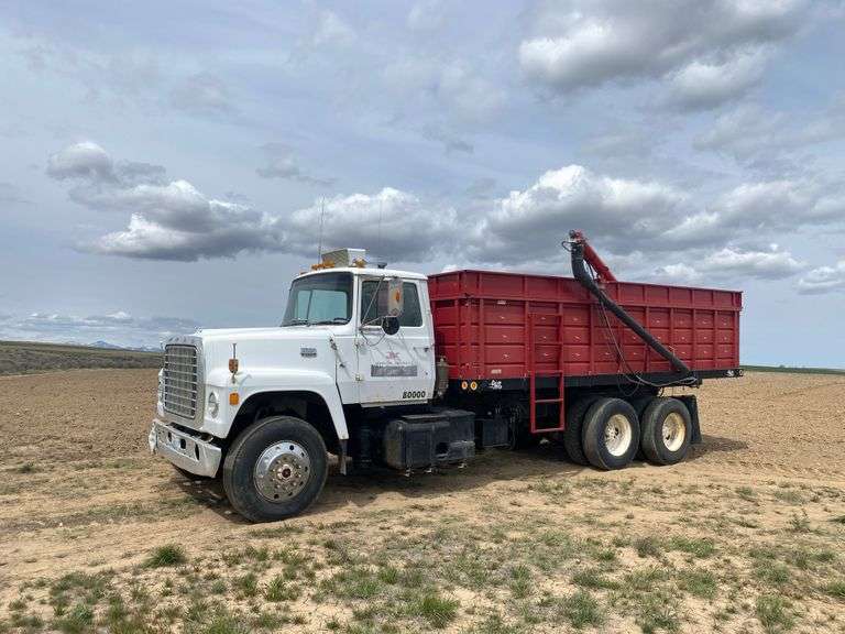 1981 Ford LT9000 Grain Truck - Booker Auction Company