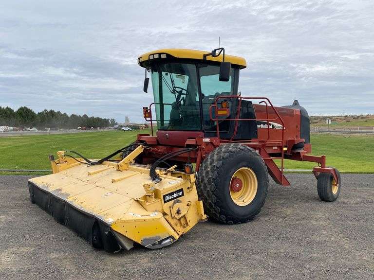 2006 New Holland HW325 Swather - Booker Auction Company