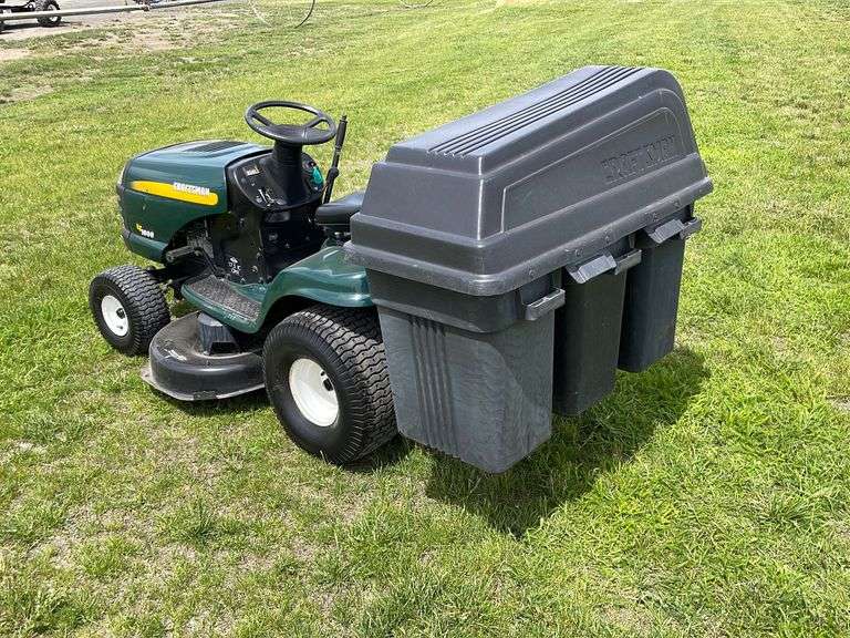 Craftsman LT1000 Riding Lawn Mower - Booker Auction Company