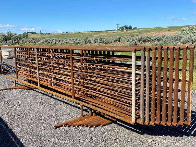 Free Standing Panels - Booker Auction Company