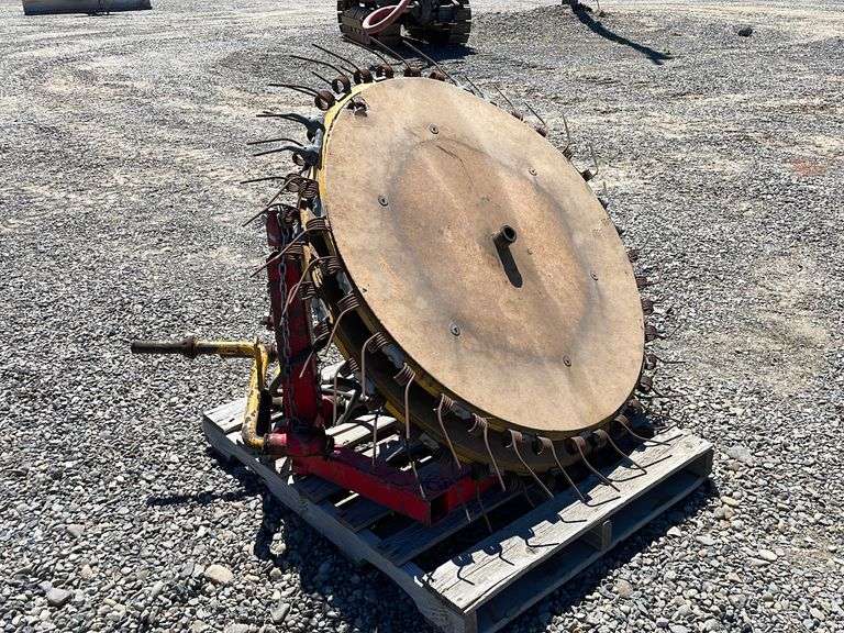 Darf Hay Wheel Rake - Booker Auction Company