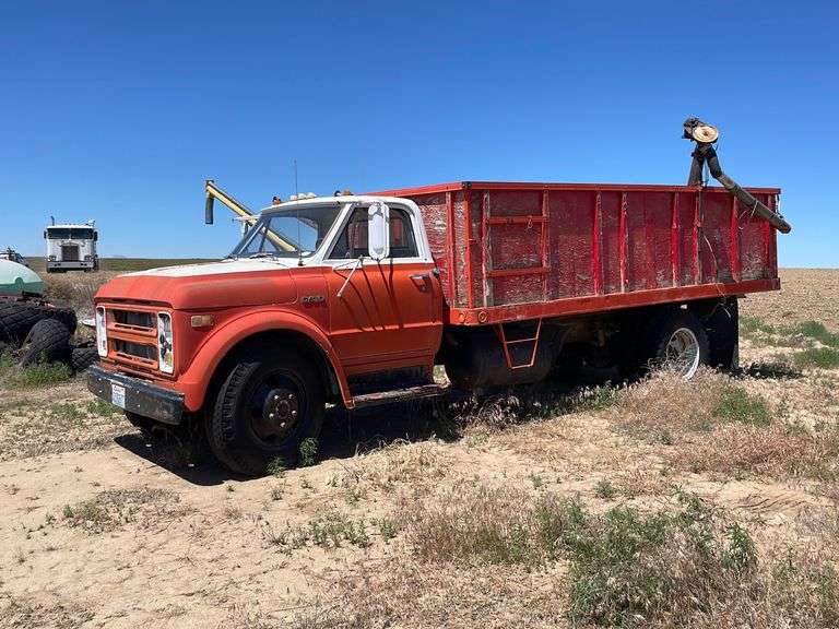 1971 Chevrolet C50 Grain Truck - Booker Auction Company