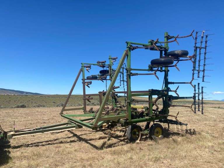 John Deere 1610 Chisel Plow - Booker Auction Company
