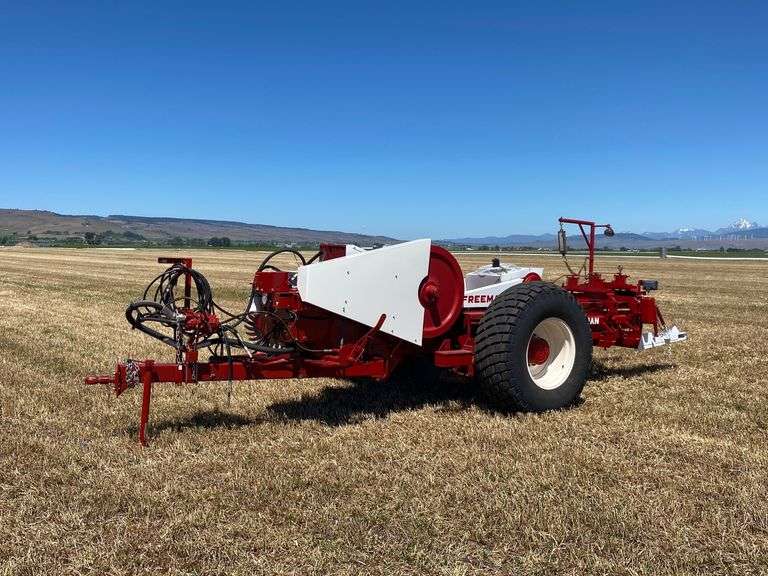 2001 Freeman 370 Baler - Booker Auction Company