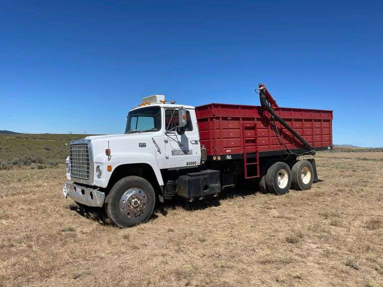 1981 Ford LT9000 Grain Truck - Booker Auction Company
