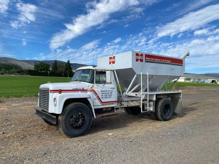1974 International Loadstar 1700 Fertilizer Truck - Booker Auction Company