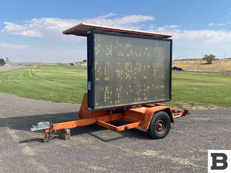 1997 Addco DH1000 Highway Reader Board - Booker Auction Company