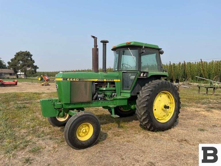 1982 John Deere 4440 Tractor - Booker Auction Company