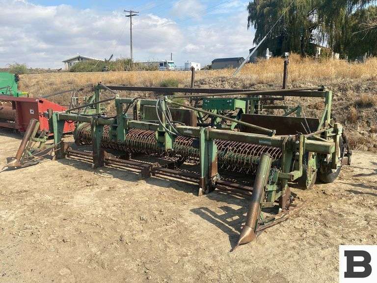 Pickett 8022 Bean Cutter - Booker Auction Company