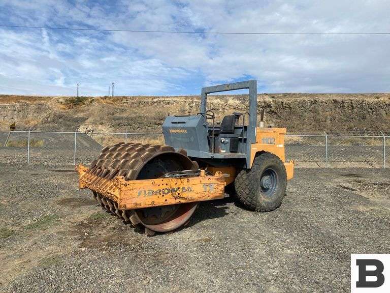 1990 Case 1102D Padfoot Vibratory Compactor Roller - Booker Auction Company