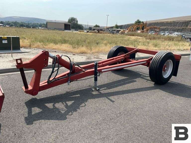 Single Booster Axle - Booker Auction Company