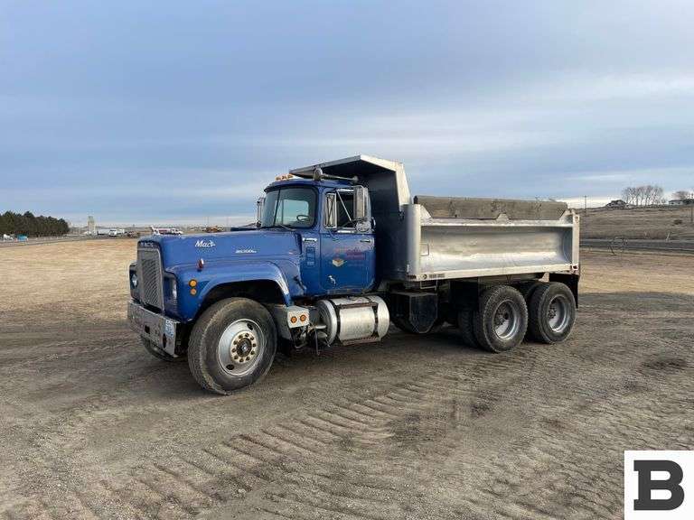 1970 Mack RS700L Dump Truck - Booker Auction Company