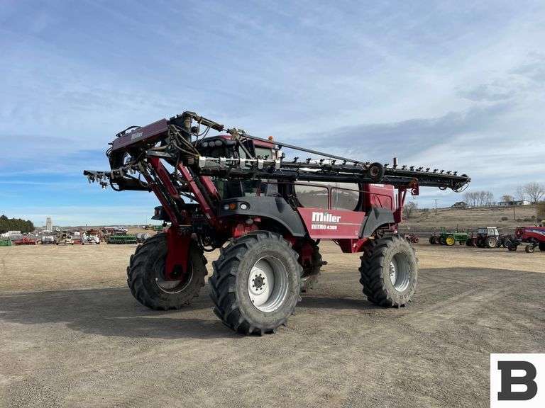 2011 Miller Nitro 4365 Self Propelled Sprayer - Booker Auction Company