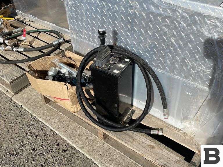 2020 Altec Hydraulic Reservoir Tank and Dump Valve - Booker Auction Company