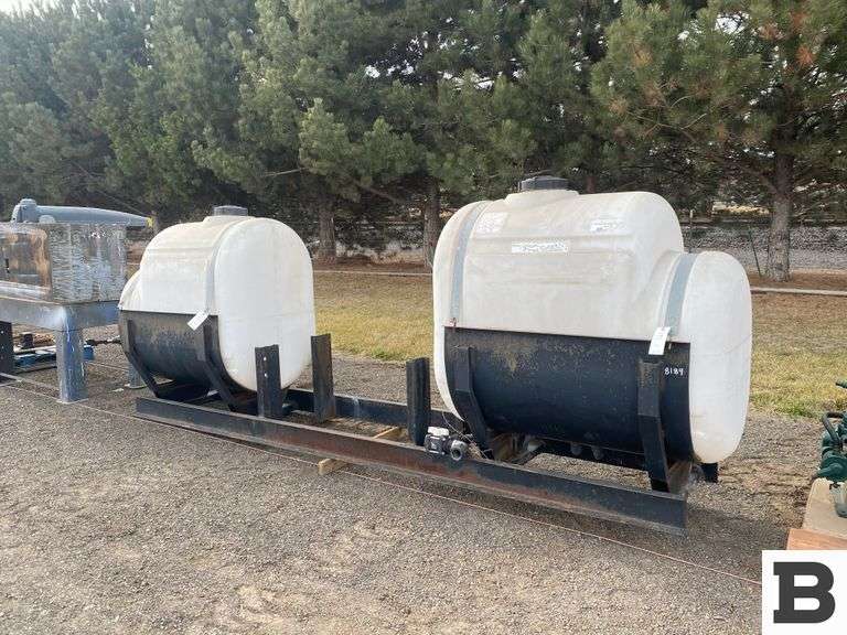 Skid Mounted Snyder Industries 260 Gallon Poly Tanks - Booker Auction ...