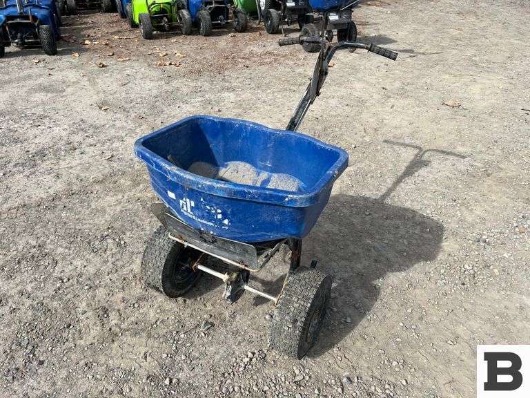 Ewing Push Fertilizer Spreader - Booker Auction Company