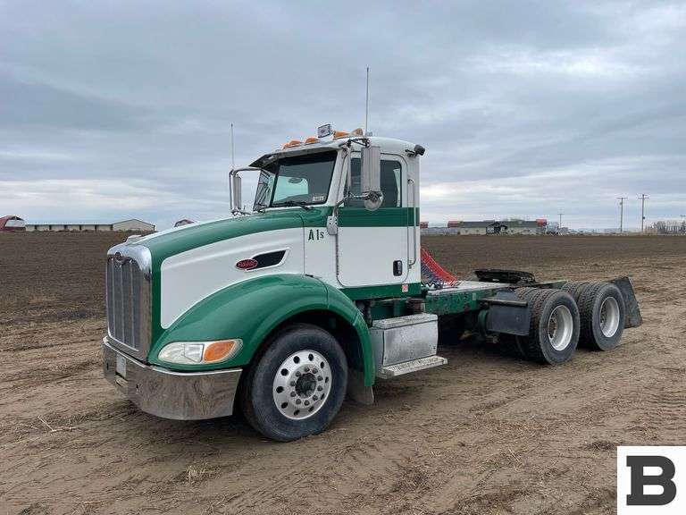 2009 Peterbilt 384 Tractor Truck - Booker Auction Company