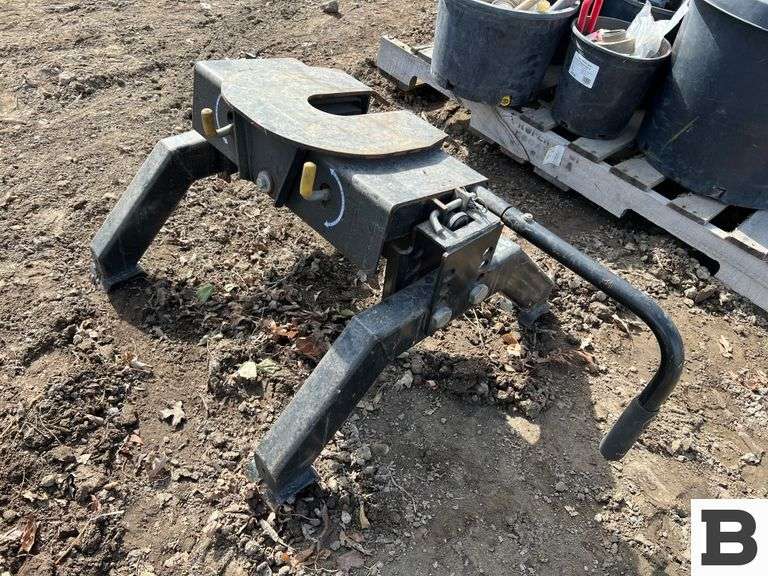 RBW Lil Rock'r 5th Wheel Hitch - Booker Auction Company