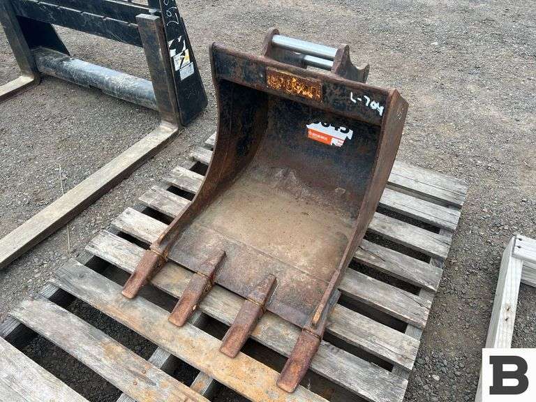 Engcon 21" Excavator Bucket - Booker Auction Company