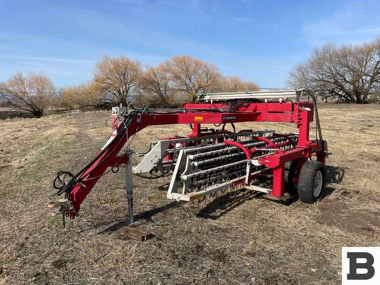 Twin Star 2030 Hay Rake - Booker Auction Company