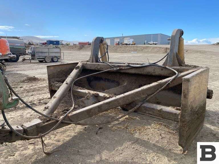 Custom Manure Scraper - Booker Auction Company