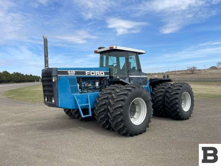 Ford Versatile 946 Wheel Tractor - Booker Auction Company