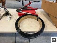 Harbor Freight Pipe Threading Kit with Metal Banding - Booker Auction ...