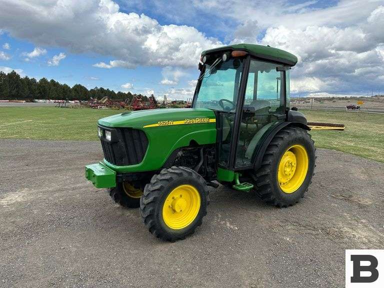 John Deere 5525N Orchard Tractor - Booker Auction Company