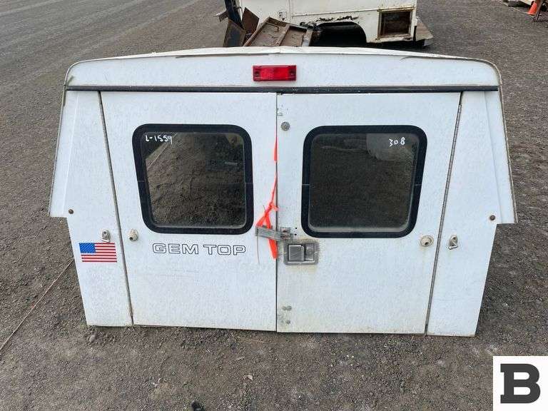 Gem Top Pickup Canopy - Booker Auction Company