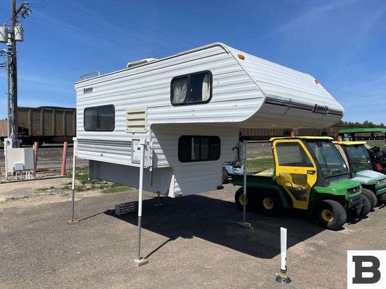 1999 Lance 815 Lite Truck Camper - Booker Auction Company