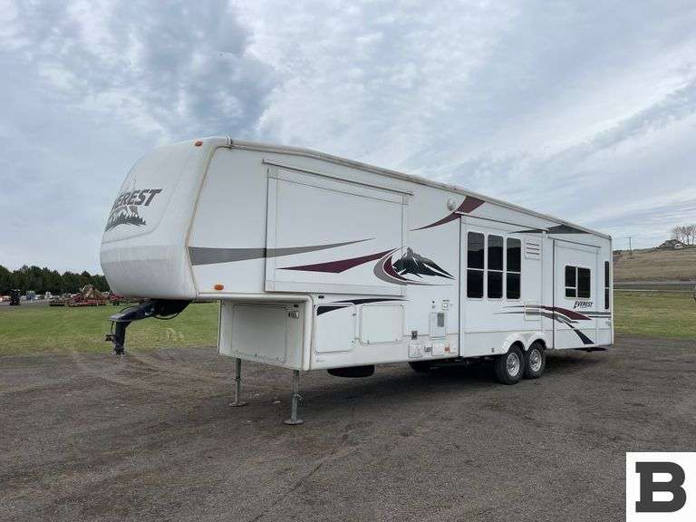 2004 Keystone Everest 364Q Travel Trailer - Booker Auction Company