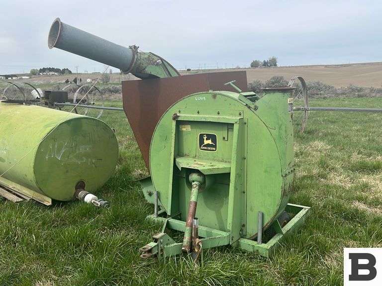 John Deere 6500 Silage Blower - Booker Auction Company