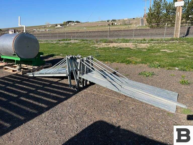 Expandable Gate - Booker Auction Company