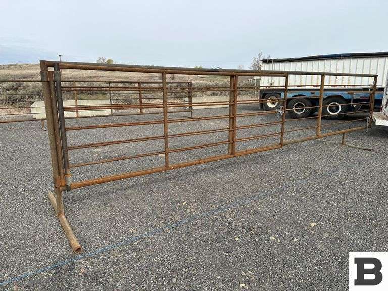 24' Free Standing Panel & Gate - Booker Auction Company